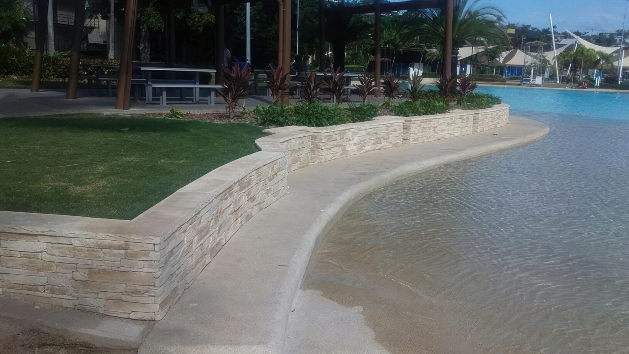 Ledgestone Sandstone retaining wall | Stone Cladding